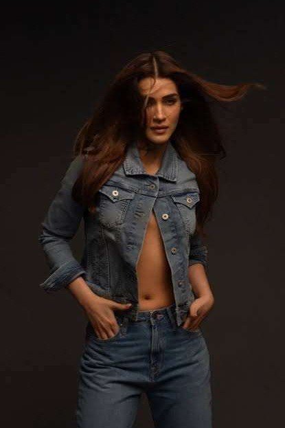 Chat with Kriti Sanon - Flipped.Chat - AI Character Chatbot